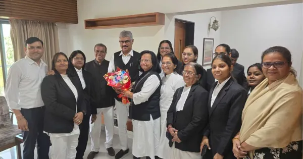 Visita de J.J. Patel a Surat y apoyo a abogadas – Notiulti